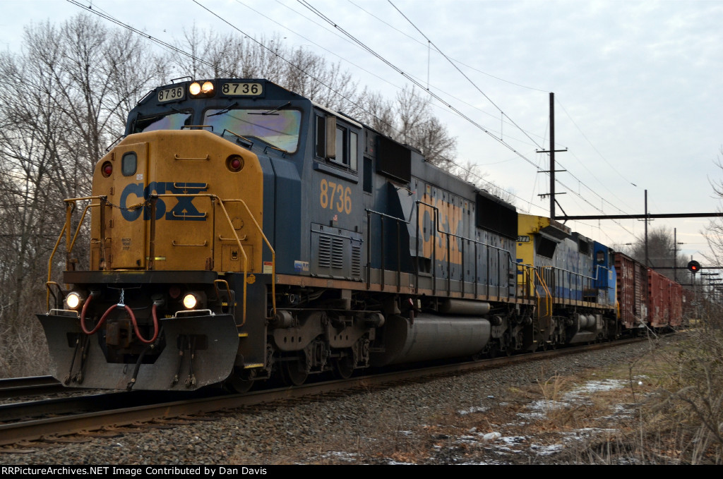 CSX SD60I 8736 leads Q439-01
